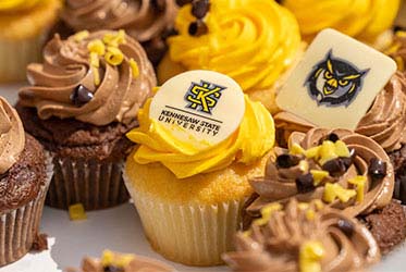 Kennesaw State ushers in new semester with annual cake celebration - News